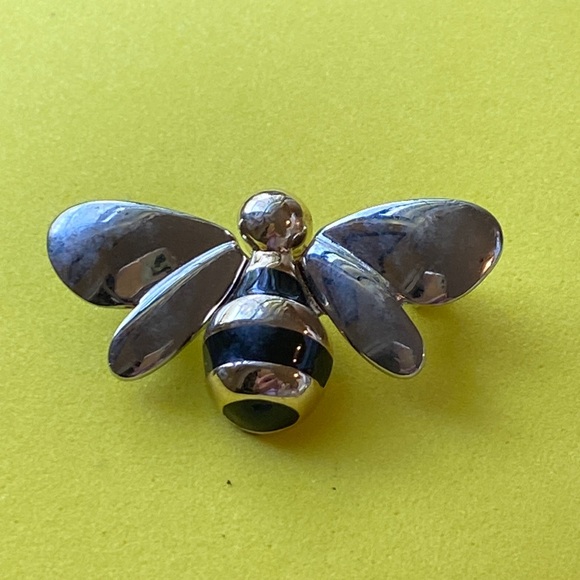 Liz Claiborne | Jewelry | Vintage Signed Liz Claiborne Bumble Bee ...